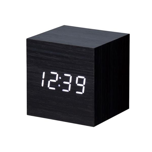 シンプルでスタイリッシュ!　立方体のデザインが特長の多機能キューブクロックです。手のひらに乗るほどにコンパクトなのに、時計、アラーム、温度、カレンダー、12/24時間切替等の多機能タイプです。電源は、USBと乾電池の2種類給電式です。MDF...