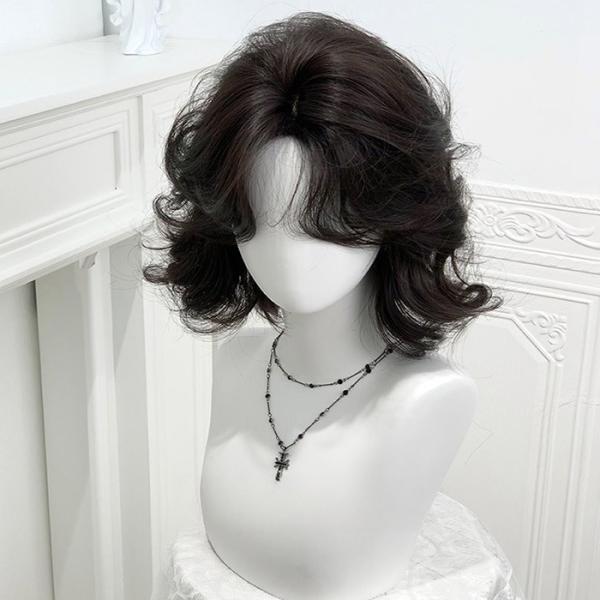 [ セット内容 ]フルウイッグ/ヘアネット【※こちらの商品は、個人差等ございますので、商品ご到着後、お客様ご自身より手くしやカット等多少の調節が必要な場合もございます。】「記載のないアクセサリー　小物等は付属しません」[ カラー ]ブラック...