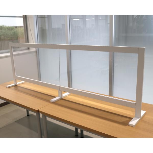 沖縄、離島へは配達できない商品です。生産国 日本。フレームは木製で清潔感のあるホワイト色。パネルは透明で圧迫感がありません。アクリル板よりもアルコール耐性があり消毒が可能な特殊合成樹脂パネルです。パネルだけのサイズは幅182cm高45cm。...
