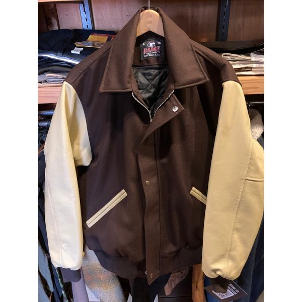 アメリカの老舗スポーツウェアブランドであるGAME。Familiy Businessでありながら、40年以上の歴史を誇る現在はニューヨーク郊外に本社を構え、しっかりとした物作りをし続けている。サイズもゆとりがあり、縫製もしっかりしている。裏...