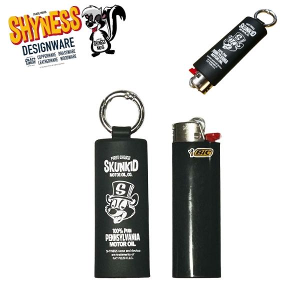 人気のSHYNESSキャラクターがデザインされた、遊び心あふれるライターキャップセット！BICライター（レギュラーサイズ）がすっぽり収まる仕様で、使いやすくて持ち歩きたくなるアメリカン雑貨アイテムです。カラビナ付きなので、バッグやベルトルー...