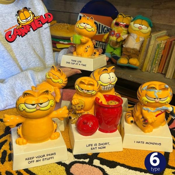 世界中で愛されるキャラクター Garfield（ガーフィールド） のユーモアたっぷりなセラミックメッセージドールです。シニカルでちょっと皮肉屋、でもどこか憎めないガーフィールドの魅力をそのまま立体化。ヴィンテージトイのようなデザインで、アメ...