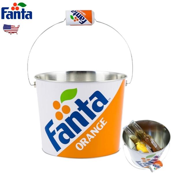 商品説明:アメリカ直輸入ファンタオレンジのブリキバケツファンタオレンジのブリキバケツは、アメリカから輸入された金属製のアイテムです。オレンジとホワイトのボディにファンタのロゴが映えるデザインで、ハンドル部分の取っ手はスプライト缶の形をしてい...