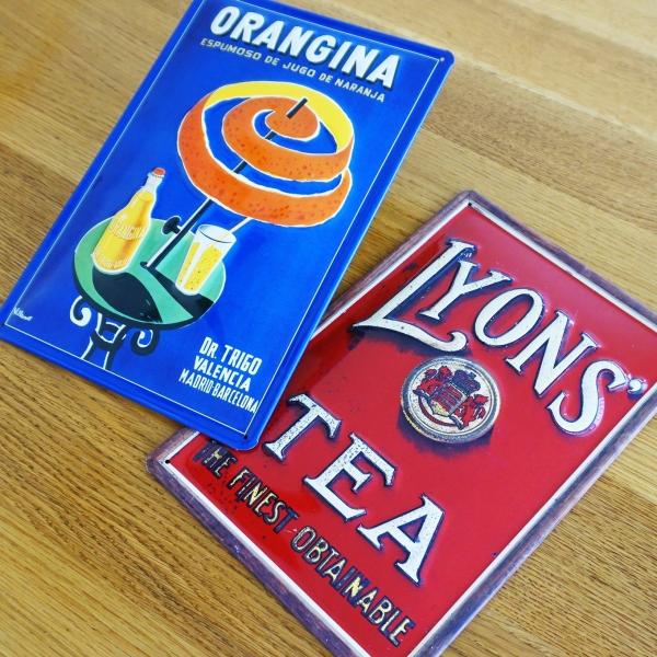 ファニーギフト１０６オランジーナ LYONS TEA ポスター アート 輸入雑貨どちらも選べない程可愛いです。フランスの有名清涼飲料水オランジーナ。最近日本でも大分浸透してきたメーカーです。カフェなどに飾って頂ければ一気にパリ気分。LYON...