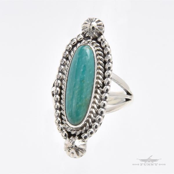 【部族】NAVAJO（ナバホ）【作者】Samuel Yellowhair【品名】RING（リング）【素材】スターリングシルバー【石】ターコイズ【サイズ】A.横幅：約12.5mmB.縦幅：約32mmC.幅　：約3mmD.厚み：約2mm※インデ...