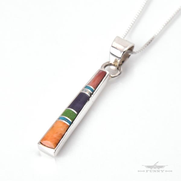 【部族】NAVAJO（ナバホ）【作者】Rick Tolino【品名】PENDANT（ペンダント）【素材】スターリングシルバー【石】ターコイズスパイニーオイスターガスペイトオパール etc【サイズ】A.横幅：約 5mmB.縦幅：約 25mmC...
