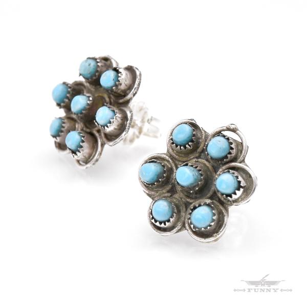 【部族】ZUNI（ズニ）【作者】Waylon Johnson【品名】EARRINGS（イヤリング［ピアス］）【素材】スターリングシルバー【石】ターコイズ【サイズ】約 W14mm×H13mm【商品説明】本製品は、ズニ族のアーティストであるWa...