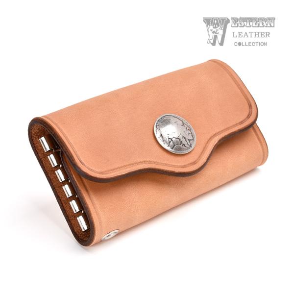 【ブランド名】WESTERN LEATHER（ウエスタンレザー）【品名】KEY CASE（キーケース）【素材／カラー】TAN本体：牛皮革／タン【パーツ】5¢インディアンコンチョ（1913〜38年米国発行硬貨） 素材：ニッケル サイズ：21m...