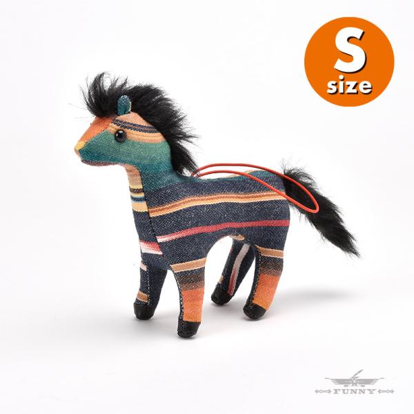 【ブランド名】R4T（リアル・フォー・トレーディング）【品名】Soft Painted Pony SARAPE NAVY S（ソフトペインテッド ポニー サラッペ ネイビーS）【サイズ】本体：全長約13cm【商品説明】メキシコの伝統的な織物...