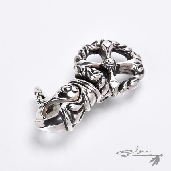 【ブランド名】FUNNY ORIGINAL（ファニーオリジナル）【品名】SLOW WHEEL LEVER CLAW（スロー・ホイール レバークロー）【素材】スターリングシルバー【サイズ】W19 × H38 × D10（mm）現代の慌ただしく...