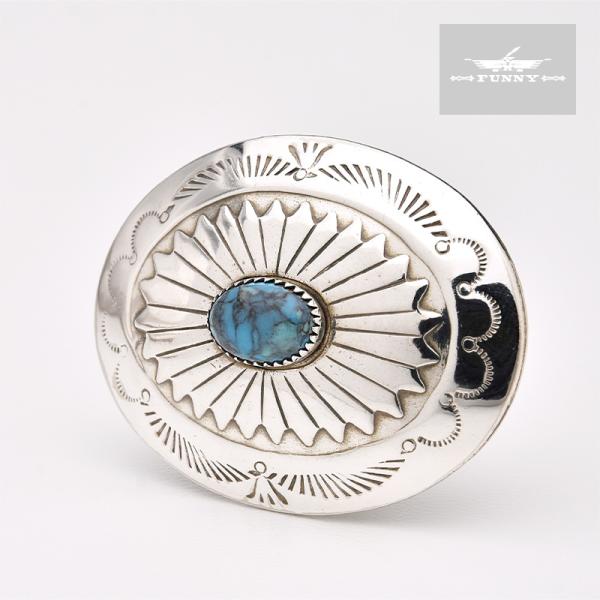 【ブランド名】FUNNY ORIGINAL（ファニー オリジナル）【品名】NATIVE CONCHO “NAVAJO”／SCREW【素材】ブラス（純銀メッキ／イブシ仕上げ）イミテーションターコイズ：ガラス【サイズ】本体：W49 × H38（...