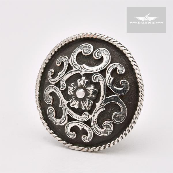 【ブランド名】FUNNY ORIGINAL（ファニー オリジナル）【品名】“OVERLAY” 37mm／SCREW【素材】ピューター（純銀メッキ／イブシ仕上げ）【サイズ】本体：直径37mm ［A］凹ネジ：外径6mm［B］凸ネジ頭：直径9mm...