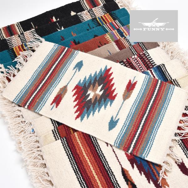 【ブランド名】El Paso Saddleblanket （エルパソ・サドルブランケット）【品名】Handwoven Wool Chimayo Style Mats【素材】ウール90％ポリエステル10％【サイズ】約26cm×約51cm ※フ...