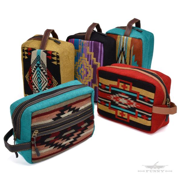 【ブランド名】El Paso Saddleblanket （エルパソ・サドルブランケット）【品名】Southwest Travel Pouches（サウスウエストトラベルポーチ）【素材】アクリル【サイズ】約W24cm×H17cm×D9.5c...