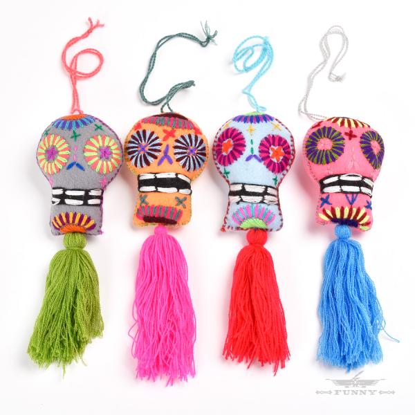 【品名】CHIAPAS DOLL CALAVERA FRINGE CHARM（チアパスドール カラベラフリンジチャーム）【サイズ】全長：約23cm（吊り紐を含まない）※手作りのため個体差が生じます。