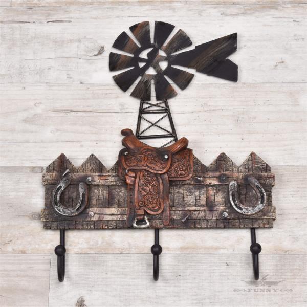 【メーカー名】RAINBOW TRADING (レインボートレーディング）【品名】WINDMILL 3 HOOK PLAQUE【素材】樹脂金属製フック【サイズ】約 H31cm×W25cm【商品説明】本製品は風車小屋のデザインと馬の鞍や馬蹄の...
