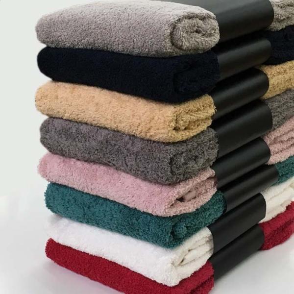 【TWIN RICH】ツインリッチは、世界3大綿の2つアメリカの「スーピマ綿」、中国の「新疆綿(しんきょうめん)」を使用したタオル。スーピマ綿はしなやかで肌触りがよく柔らか、新疆綿は吸水性に優れている特徴。落ち着いた色合いで、パイルが長くふ...