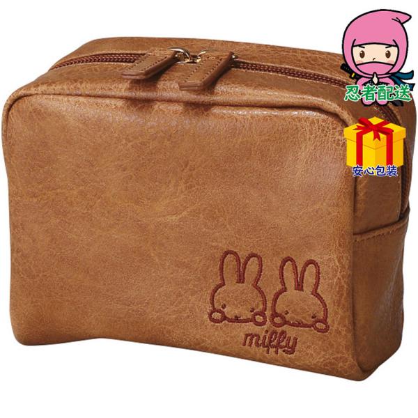 ●現品約15×マチ7×11ｃｍ●合成皮革●内側＝オープンポケット×2●開閉＝ファスナー式ミッフィーとロゴ刺繍がかわいいポーチです。シボ合皮を使用し、同色のワンポイント刺繍で高級感のあるデザインにしています。内装にはポケットが2つ付いているの...