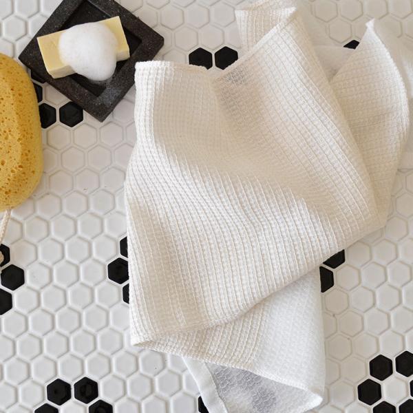 ■商品説明：ややハードなすり心地のボディタオルです。■サイズ：約25×95cm■素材：コットン78％、麻22％■生産国：日本（今治市）■ご注意：・肌を痛めないように、擦り過ぎにご注意ください。・肌に異常がある場合は使用しないでください。・使...