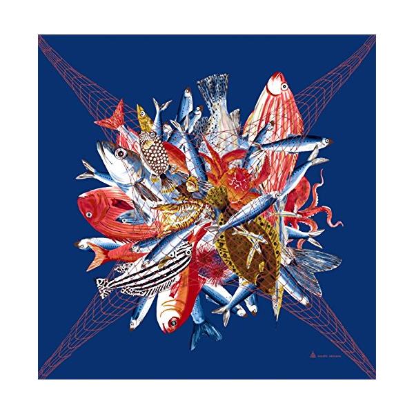 【Misato Asayama シリーズ】風呂敷の機能や形状を活かし、包むと絵柄が立体的に見えるデザインを特徴としたユーモアあふれる遊び心いっぱいの風呂敷を多数展開。シーハーベスト〜獲れたばかりの大漁の魚を家へ持ち帰るストーリー。 広げた時...