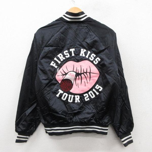 【表記サイズ】　S【実寸サイズ】　着丈（肩から裾）63cm　着幅（脇から脇）55cm　裄丈（襟中央から袖口）81cm　脇袖丈（脇から袖先）55cm【素材】　ナイロン100％【程度】　B【コンディション】　汚れ【仕入先】　アメリカ【商品詳細】...