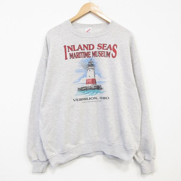 【表記サイズ】　XL【実寸サイズ】　着丈（肩から裾）64cm　着幅（脇から脇）64cm　肩幅60cm　肩袖丈（肩から袖先）57cm　脇袖丈（脇から袖先）51cm【素材】　コットン50%、ポリエステル50%【程度】　B【コンディション】　汚れ...