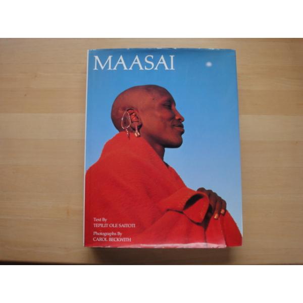 「タイトル」表紙に使用感と破れ有「中古」Maasai/キャロル ベックウィズ 洋書箱(5)「ISBN」9780810980990「発売日」1990/8/1「サイズ」単行本（ハードカバー）「程度:状態」「5段階の評価2.5です。」帯なし・ペー...