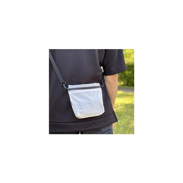 ■ 容量　【カラー】　・白　【サイズ】　上辺：20cm　下辺：16cm　高さ：16.5cm　マチ：4.5cm　【ショルダーストラップの長さ】　70cm?134cm　【重量】　ポーチ部分のみ：21g　　ショルダーストラップ込み：45g　【カラ...