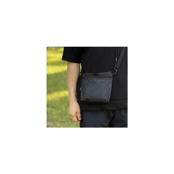 ■ 容量　【カラー】　・黒　【サイズ】　上辺：20cm　下辺：16cm　高さ：16.5cm　マチ：4.5cm　【ショルダーストラップの長さ】　70cm?134cm　【重量】　ポーチ部分のみ：21g　　ショルダーストラップ込み：45g　【カラ...