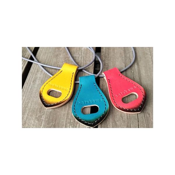 ■ 容量　■素材：国内産牛革　■カラー：赤・青・黄（おひとつお選びください）　■サイズ：縦6.5cm×横4cm×紐長45cm　■ 配送について　寄付金入金後、返礼品の納品まで2週間〜2ヶ月程度　タイプ：【常温】