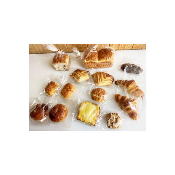 ■ 容量　湯種食パン１斤、マスカットレーズン食パン半斤、大山小麦の全粒クロワッサン２個、パン・オ・ショコラ２個、有機粒あんパン２個、塩パン２個、湯種食パンのクロックムッシュ１個、湯種ミルクフランス１個、ダブルチョコチャバッタ１個　【湯種食パ...