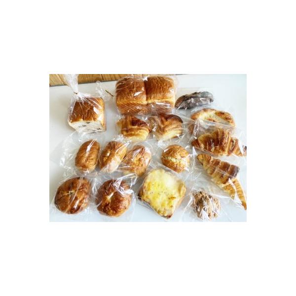 ■ 容量　湯種食パン１斤、マスカットレーズン食パン半斤、大山小麦の全粒クロワッサン２個、パン・オ・ショコラ２個、有機粒あんパン２個、塩パン３個、湯種食パンのクロックムッシュ１個、湯種ミルクフランス１個、ダブルチョコチャバッタ１個、明太子チー...