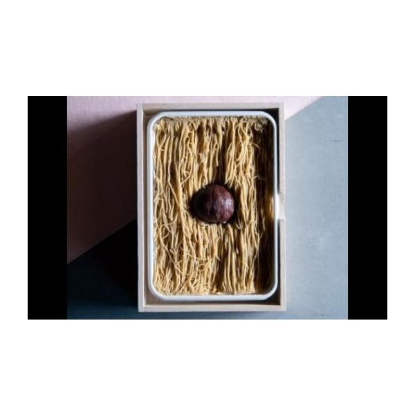 容量内容量：朱華　はねず　国産和栗モンブラン　200g　1箱（11.5cm×16.4cm×3.2cm）製造地：石川県内灘町原材料：国内産栗、生乳、砂糖、バター、葛、国産栗渋皮煮消費期限製造日から20日（解凍後はお早めにお召し上がりください）...