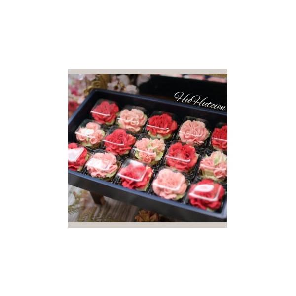 容量フラワークッキー1個当たり約35ｇ〜40ｇ フラワークッキー15個入り和菓子ケースのサイズ ：297×180×47mm消費期限製造日より常温5日直射日光、高温多湿を避けて保存してください。冷凍保存も可能です。冷凍保存なら1ヶ月可能です。...