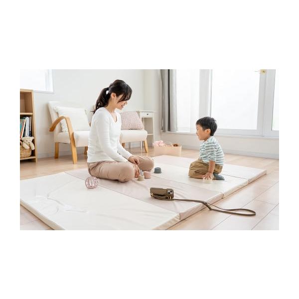容量ベビープレイマット（ワイド）×1枚※ラテ×アイボリー【 広げた状態 】厚さ：約4cm巾：約140cm長さ：約200cm【 たたんだ状態 】幅：約140cm長さ：約50cm厚さ：約16cm■硬さ：240N■密度：30D発送期日寄附確認後、...