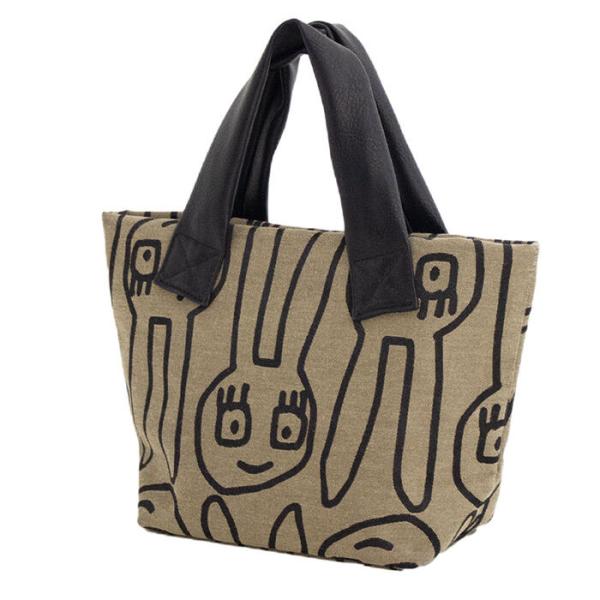 定番人気アイテムとしてロングセラーのジャガードシリーズに、人気者の「ゆるうさ」が仲間入り！大胆なキャラクターを、シックな色味で大人可愛くお使い頂けます。個性的ながらカジュアルにも綺麗めにも似合うのが嬉しいポイント。ファッションのアクセントに...