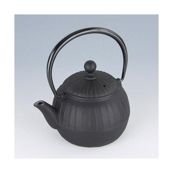 南部鉄器の急須。内側にホーロー加工を施しているので錆びにくく、保温性に優れてます。鉄急須のため、鉄瓶のように火にはかけられません。原産国 日本製素　材 鉄　茶こし：ステンレスサイズ 550ml