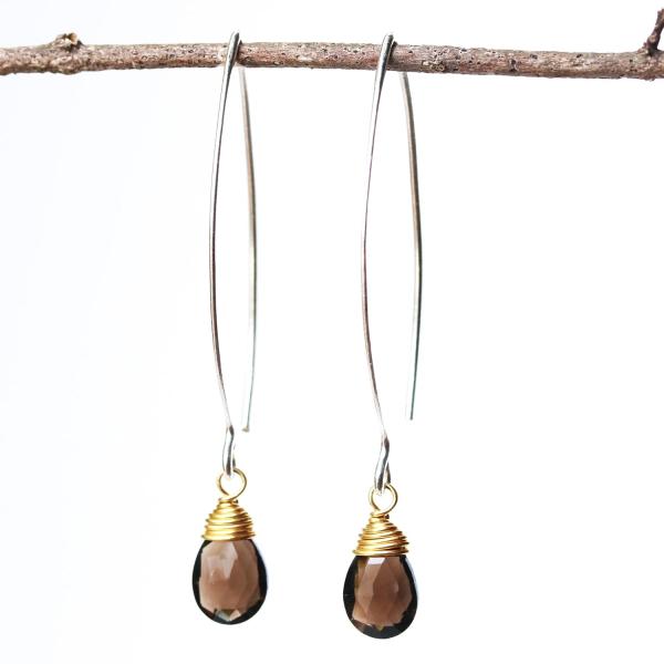 商品名Earrings Teardrop faceted smoky quartz with brass wire wrapped on sterling silver marquise ear wiresブランド：Metal Studio...