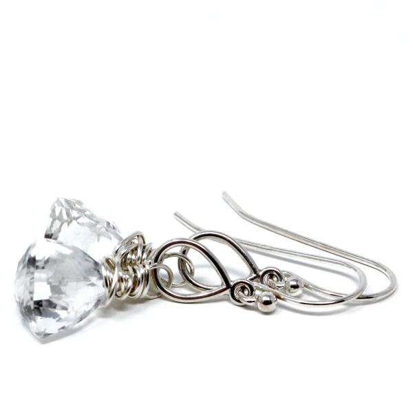 商品名Crystal Quartz Earrings Sterling Silver Petite Trilliant Faceted Pyramid Dangles Teardropsブランド：Aerides Designs商品サイズ：高...