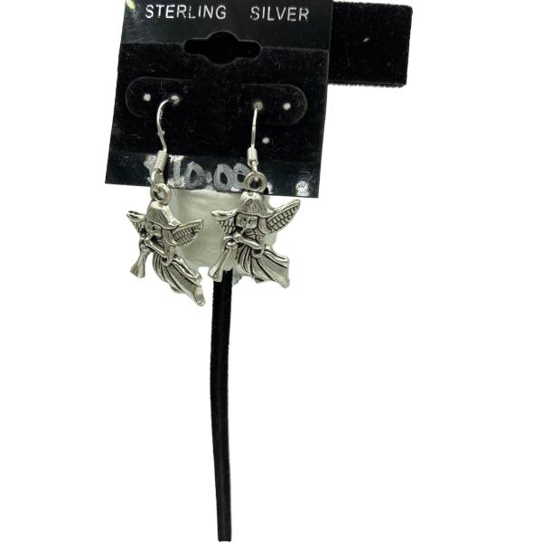 商品名Silvertone Angel Charm Dangle Earrings with Sterling Silver Hooksブランド：Mama Otter's Tidbits商品サイズ：高さ：2.5 cm横幅：7.6 cm奥行：...