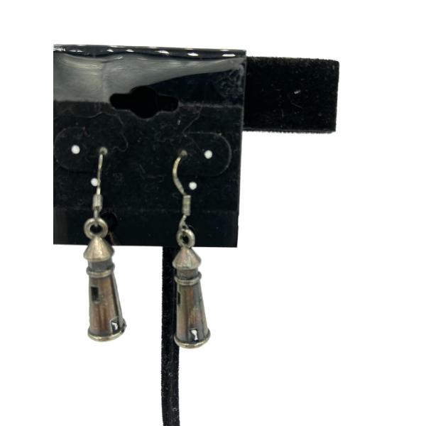 商品名Silvertone 3D Lighthouse Charm Dangle Earrings with Sterling Silver Hooksブランド：Mama Otter's Tidbits商品サイズ：高さ：2.2 cm横幅：1...
