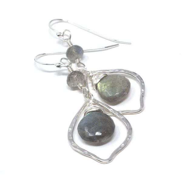 商品名Sterling Silver Labradorite Earrings Marquise Hammered Hoops Gray Gemstone Danglesブランド：Aerides Designs商品サイズ：高さ：3 cm横幅...