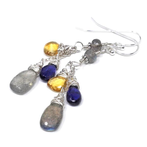 商品名Labradorite Earrings Multi Gemstone Sterling Silver Cascade Danglesブランド：Aerides Designs商品サイズ：高さ：3 cm横幅：9.4 cm奥行：10.9 ...