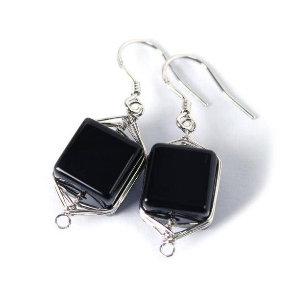 商品名Natural Stone Wire Wrap Dangle Drop Earrings Platinum Plated 925 Sterling Silver Hook/Black Onyx Cube 10mmブランド：Scutum...