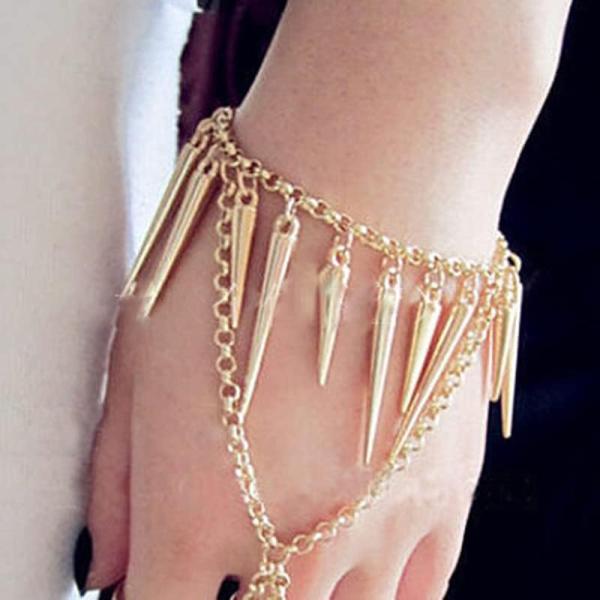 商品名Asphire ゴシックフィンガーリングチェーンブレスレット リベットバー タッセル スレーブブレスレット パンクハンドハーネスブレスレット ヒップホップ コスプレ パーティー ステートメントアクセサリー レディース ティーン用 (ゴ...