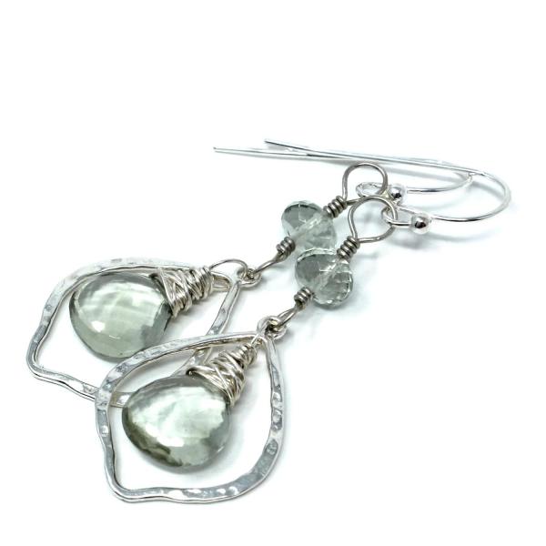 商品名Sterling Silver Green Amethyst Earrings Marquise Hammered Hoops Gemstone Danglesブランド：Aerides Designs商品サイズ：高さ：2.9 cm横幅...