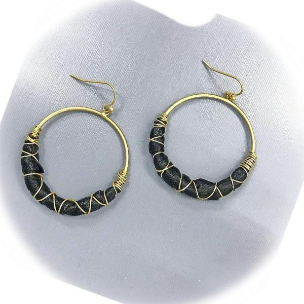 商品名Accessory Black Faux Leather Wrapped Wired Gold Color Circle Drop Dangle Brass Plated Nice Earrings Pendant Charm Set...