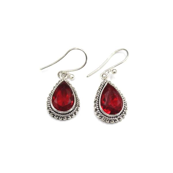 商品名Ruby Teardrop Earrings, Ruby Red Corundum Crystal and Sterling Silver Earringsブランド：Kartini Studio商品サイズ：高さ：0.8 cm横幅：7....