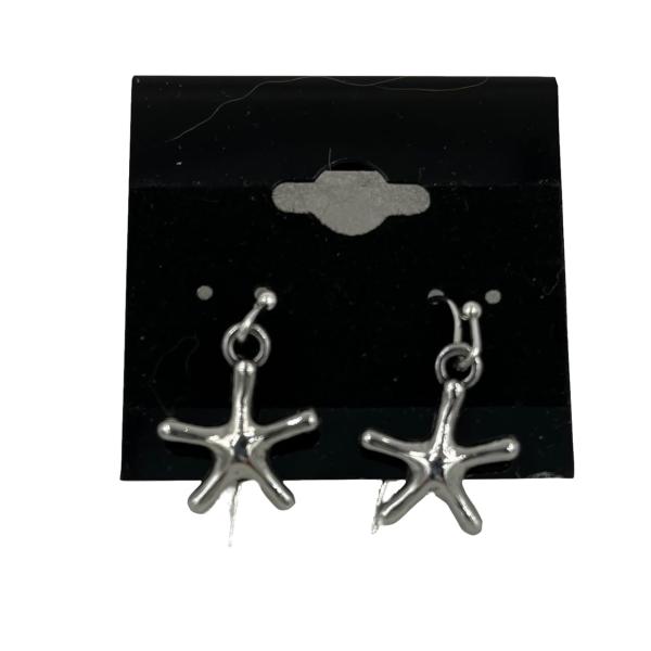 商品名Silvertone Starfish Charm Dangle Earrings with Sterling Silver Hooksブランド：Mama Otter's Tidbits商品サイズ：高さ：2.5 cm横幅：15.2 c...