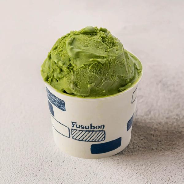 香り高く、すっきりとした甘さ。国産抹茶のほろ苦さと豊かな香りが際立つ、上品な味わいの低糖質抹茶アイス。牛乳と生クリームのまろやかさが絶妙にマッチし、ひと口で心がほっと和む贅沢な時間を演出します。甘さにはエリスリトールとステビア・ラカンカを使...